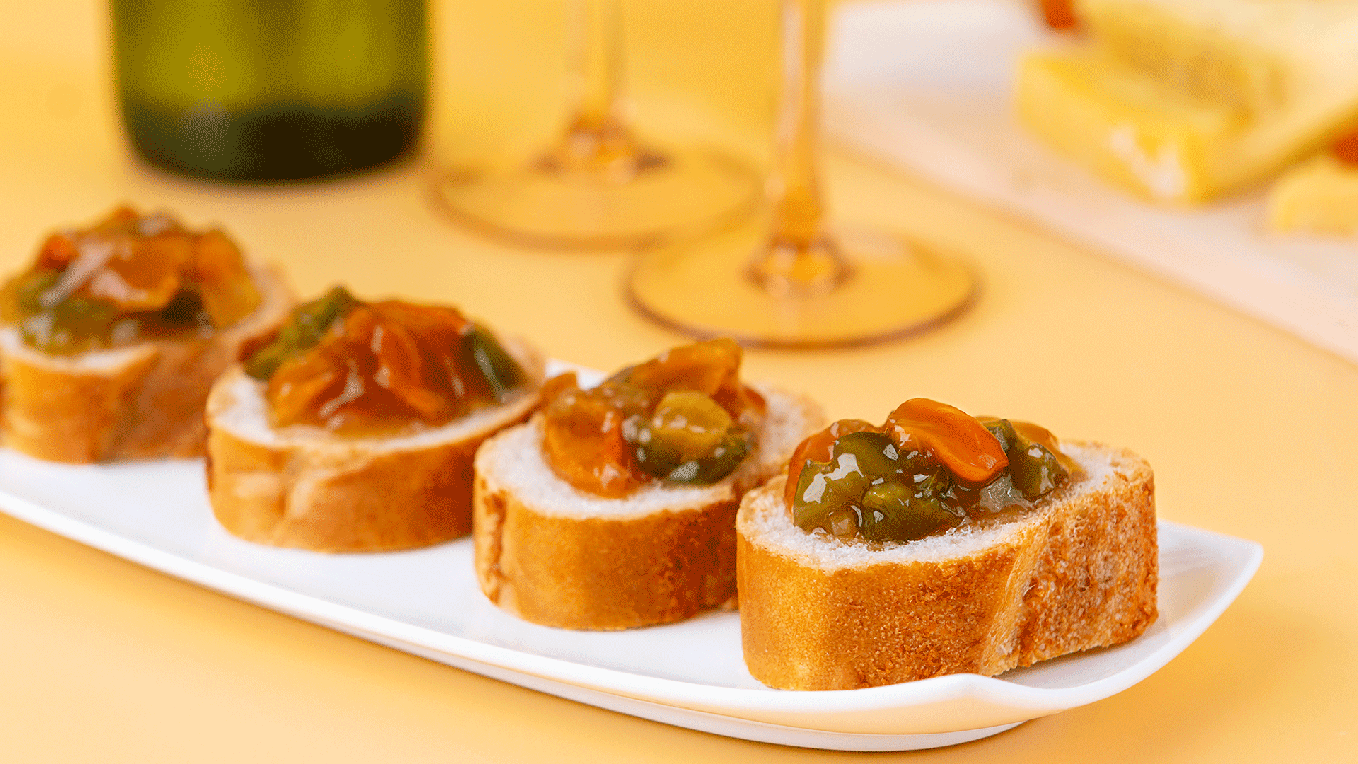 Pancito con escabeche de chiles morrones - Azúcar Doña María